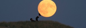 This Photography Shows Us How To Play And Enjoy With The Moon | Naldz ...